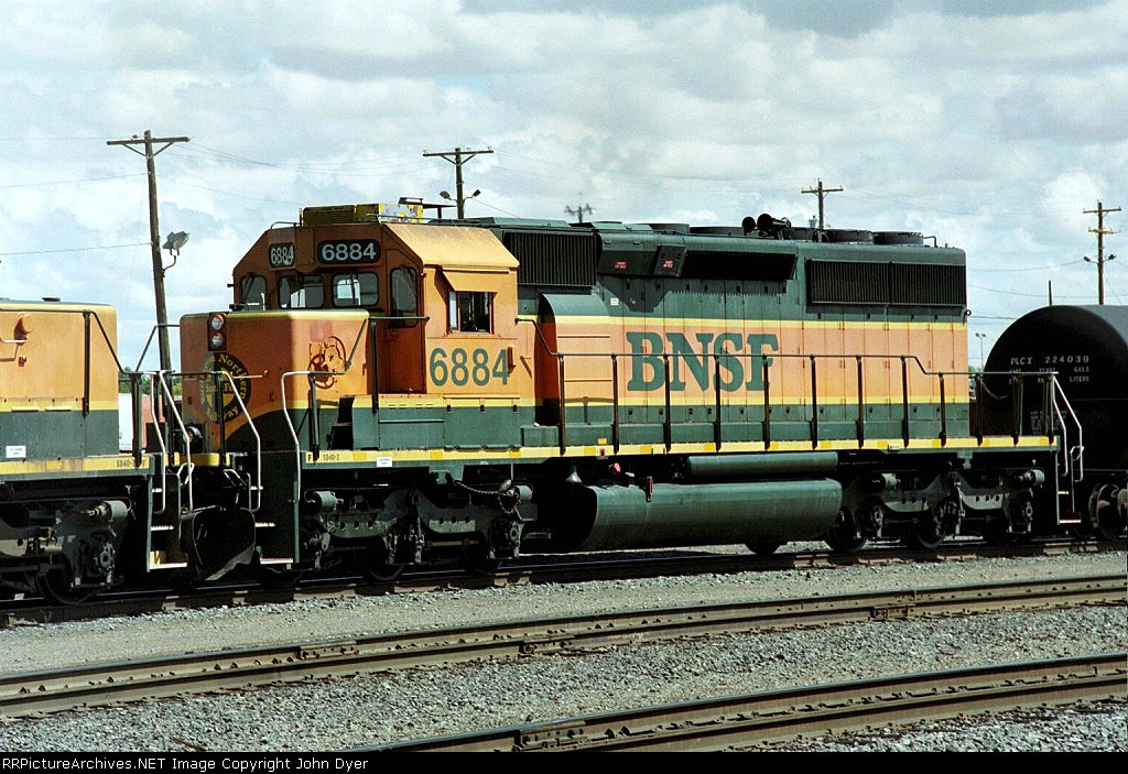 BNSF 6884